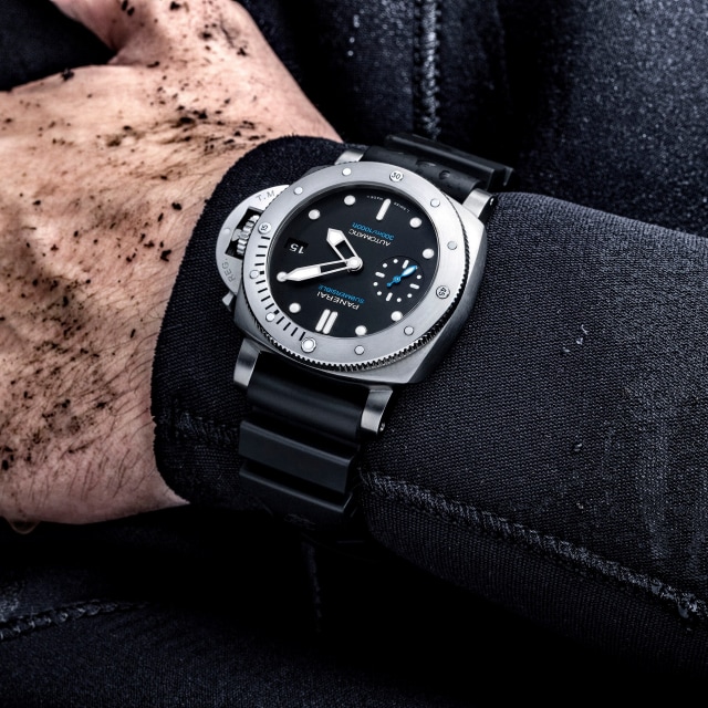 Panerai Submersible PAM 2973 Automatique | LU Site officiel de Panerai
