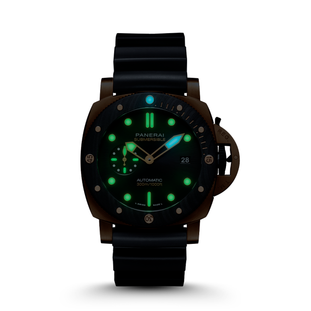 Panerai Submersible QuarantaQuattro Goldtech™ OroCarbo PAM 2070 ...